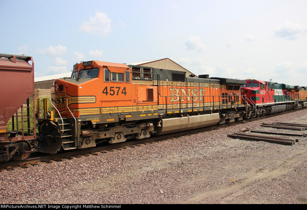 BNSF 4574